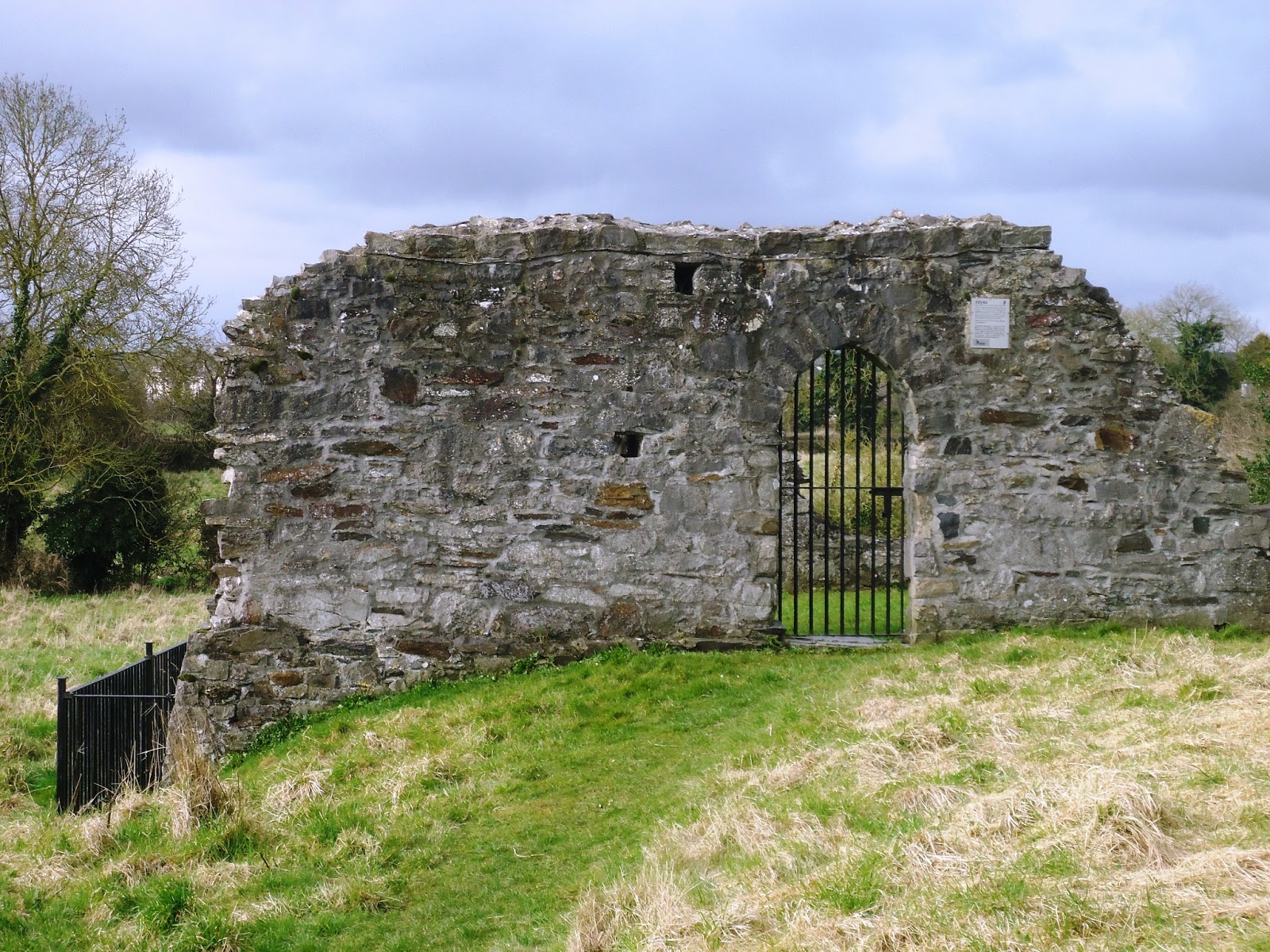 Patrick Comerford: A visit to Duleek Abbey and a late lunch in Skerries