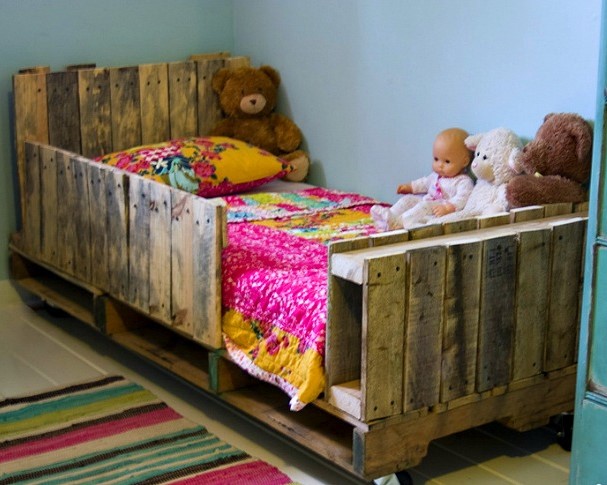 18 Upcycled Bed & Pillow Inspirations | thee Kiss of Life Upcycling