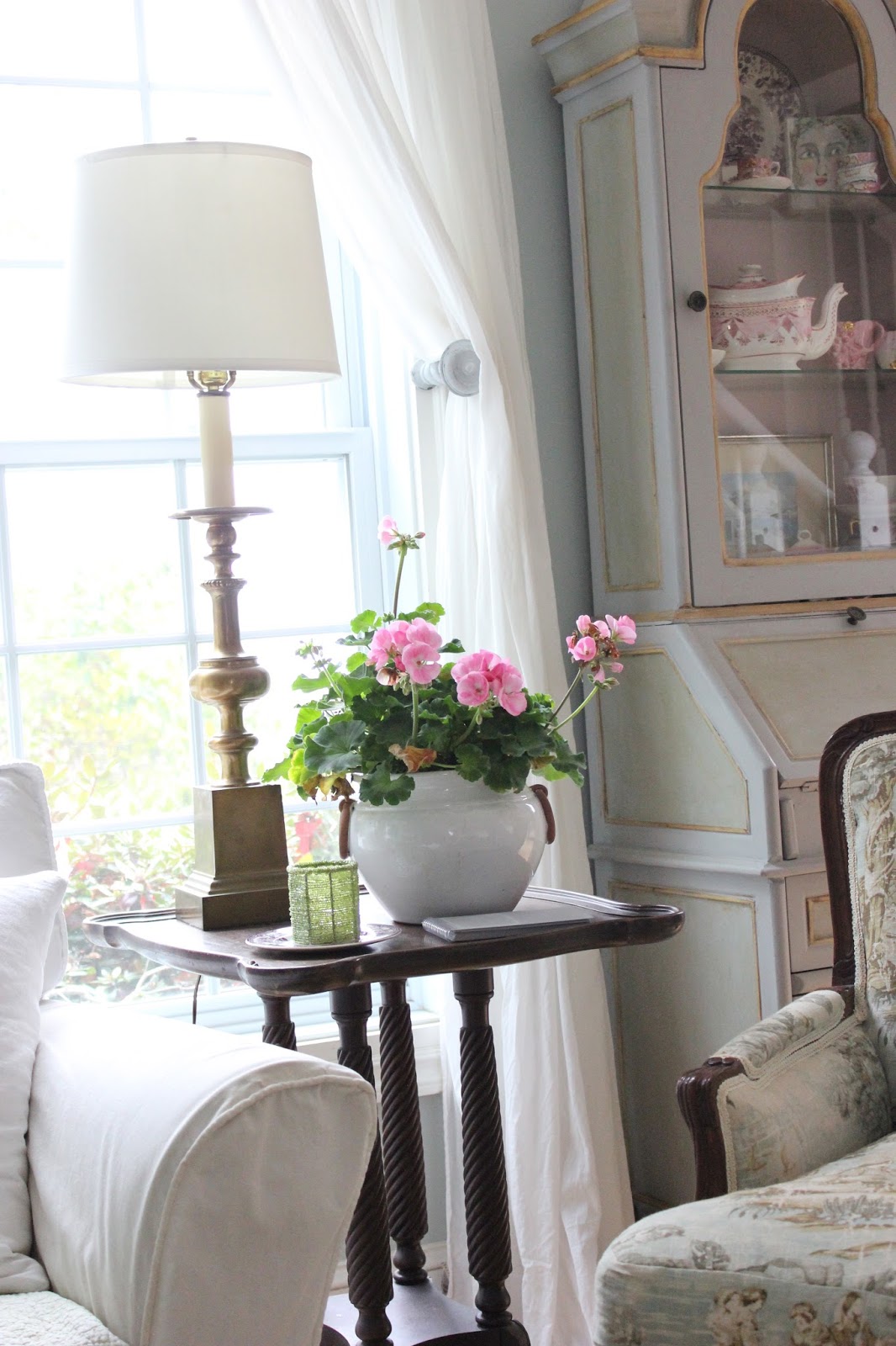 Maison Decor: Potting Up Geraniums