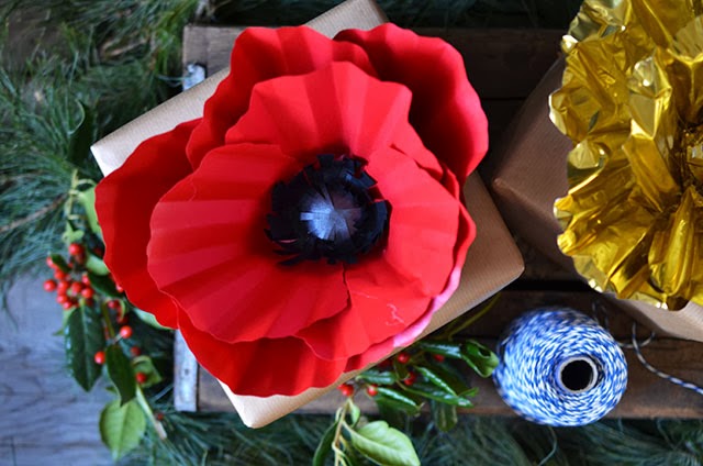 Heart of Gold: Handcrafted:: Paper Poppy Present Toppers