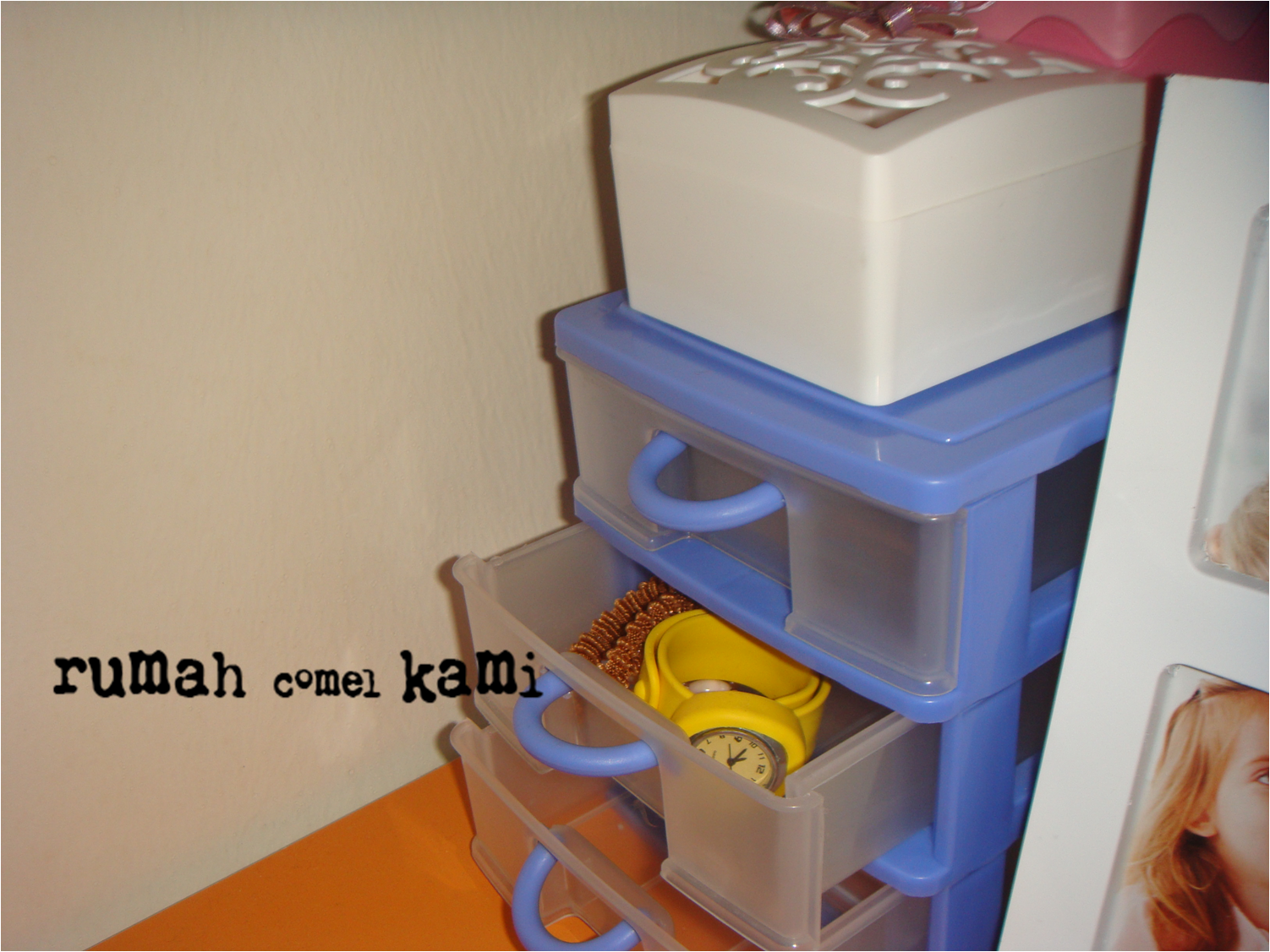 rumah comel kami: ALMARI OREN si ANAK