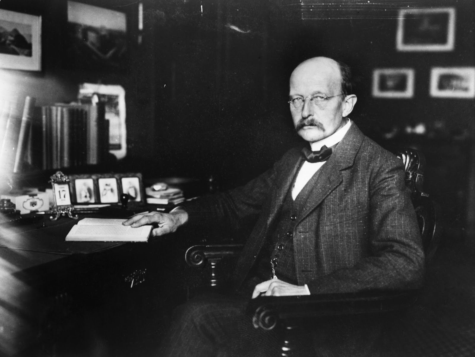 ECHO DES MONTAGNES A la découverte de la Savoie Souveraine: MARC PLANCK ...