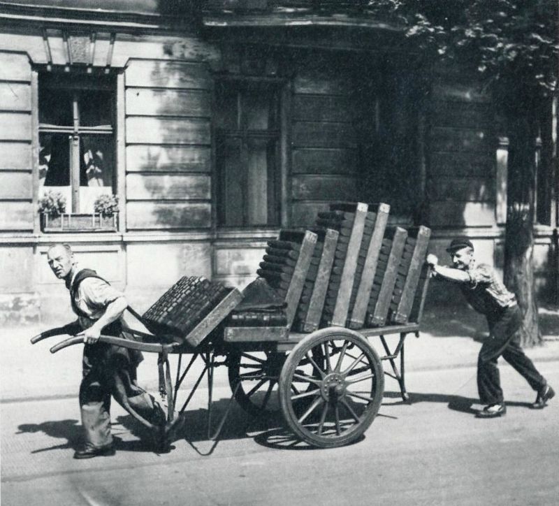 Street Scenes of Berlin During the 1920s Through Amazing Photos ...
