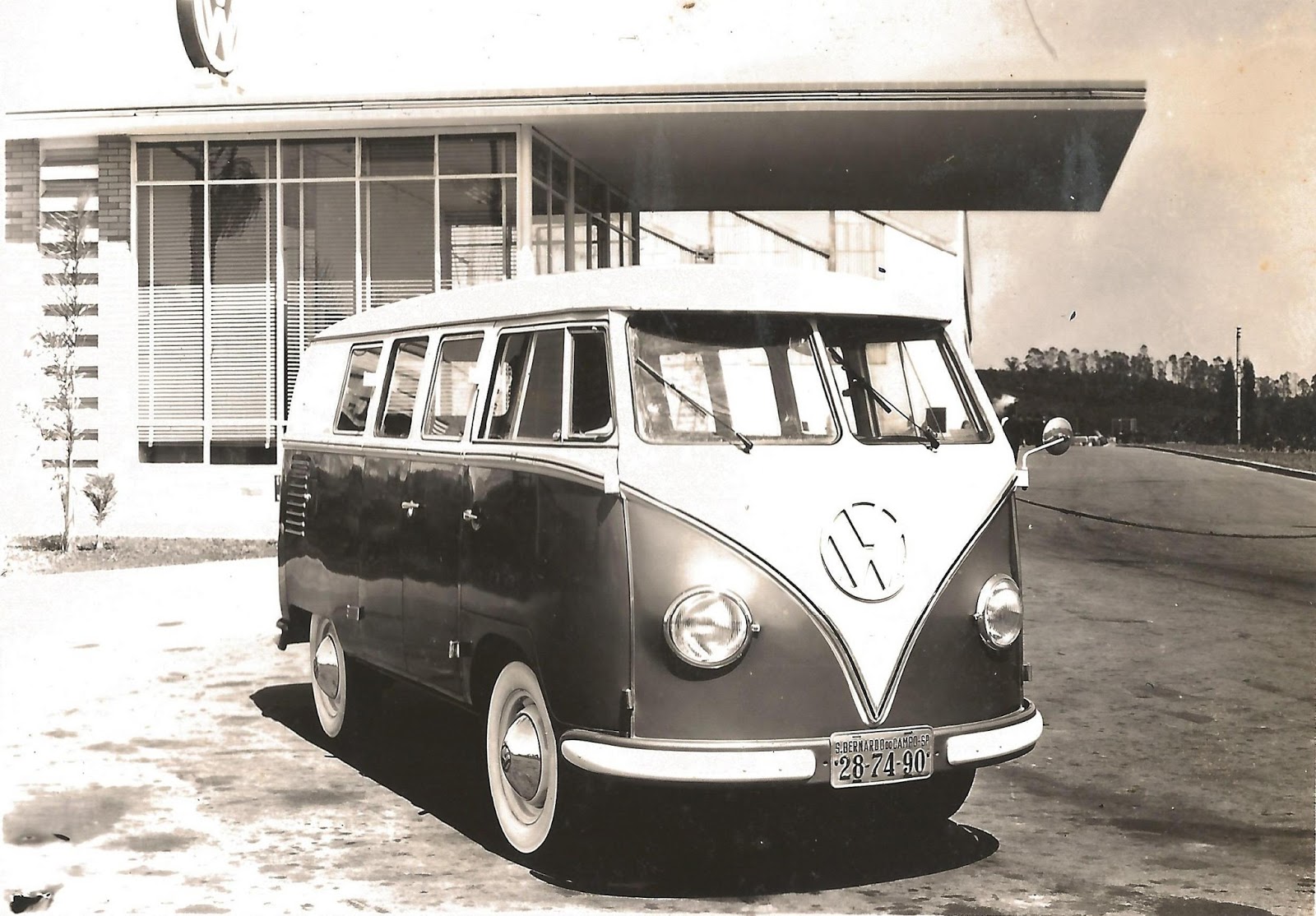 Tudo Sobre Caminhões E Carros: a historia da VW kombi que apos 56 anos ...