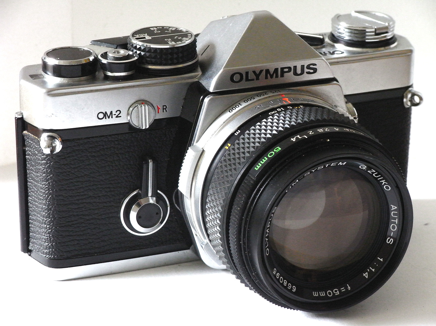 KAMERA SLR FILM OLYMPUS OM-2 | ETERNAL LIGHT ANALOG CAMERA