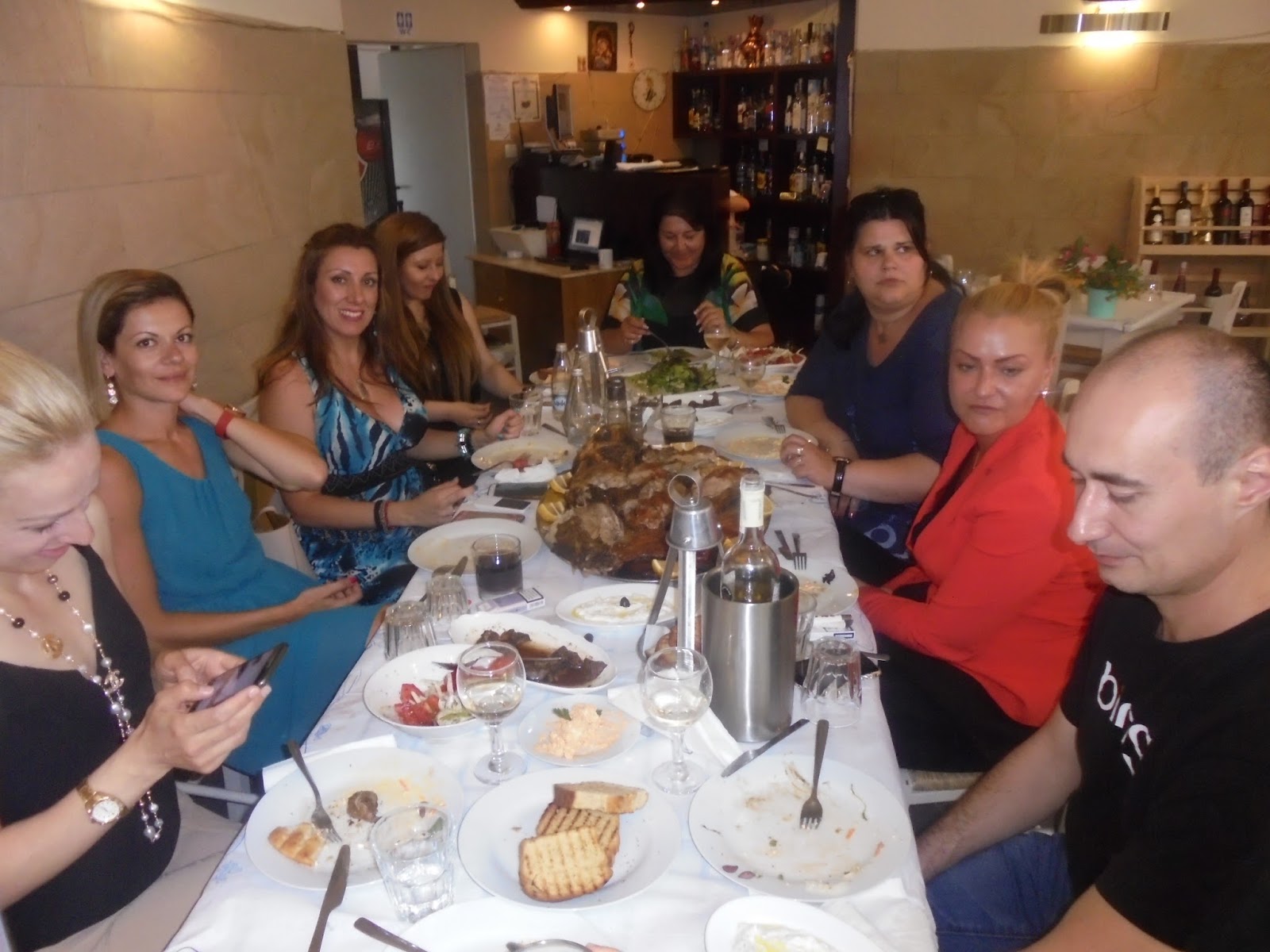 ANGELIKI`S GREEK TAVERNA. BG: ΕΛΛΗΝΙΚΟ ΤΡΑΠΕΖΙ ΜΕ ΚΑΛΟΥΣ ΦΙΛΟΥΣ ΤΟ ΜΑΚΗ ...