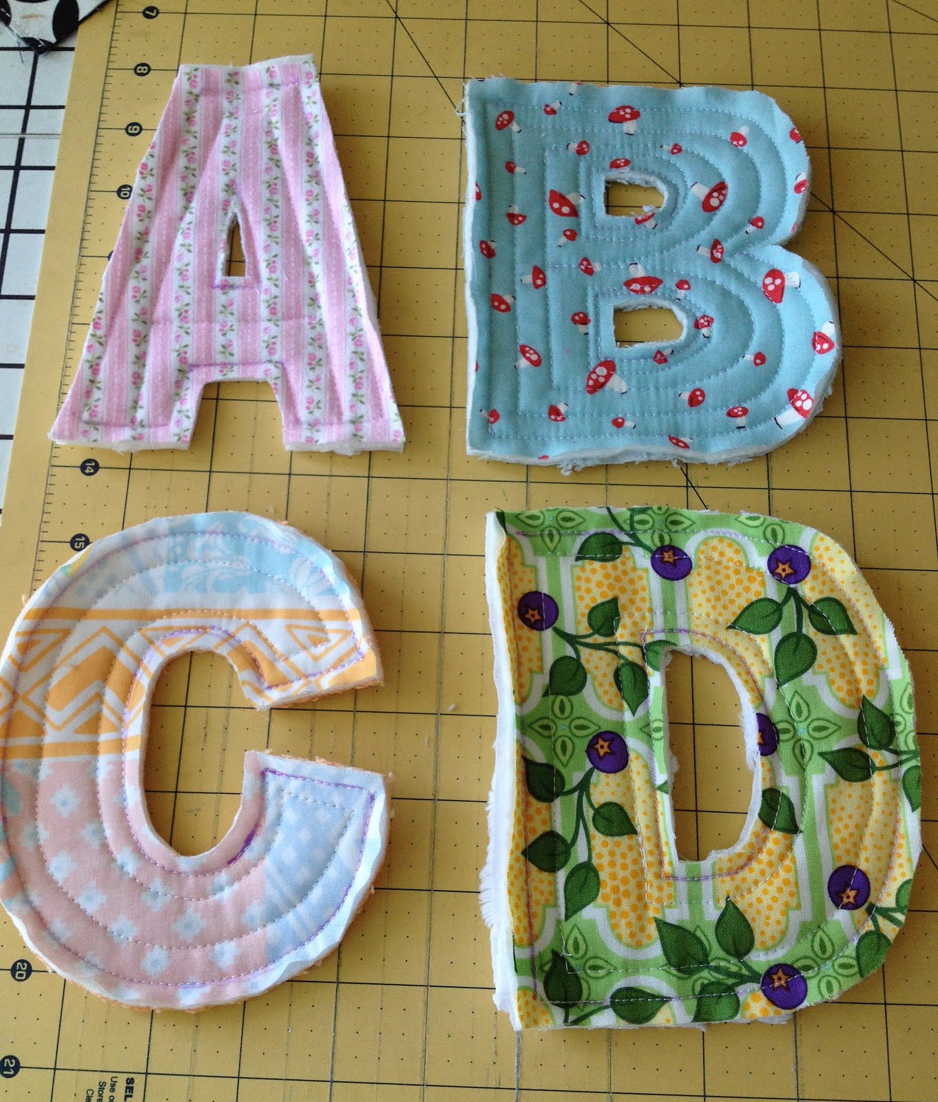 ZeedleBeez: Adding Letters to your Rag Quilt