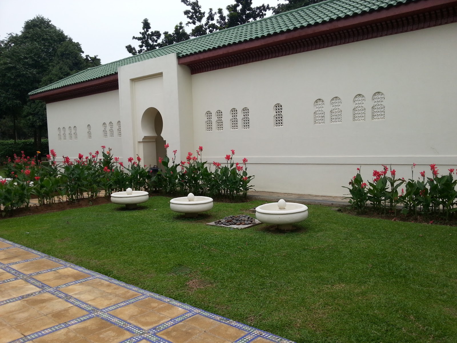 HITAM PUTIH: Balai kesenian Morocco, Purtajaya