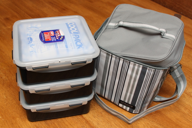 Vardhini's Musings: Lock & Lock Square Lunch Box with Insulated Bag