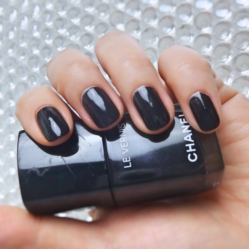 Chanel Le Vernis 538 Gris Obscur | Lenallure