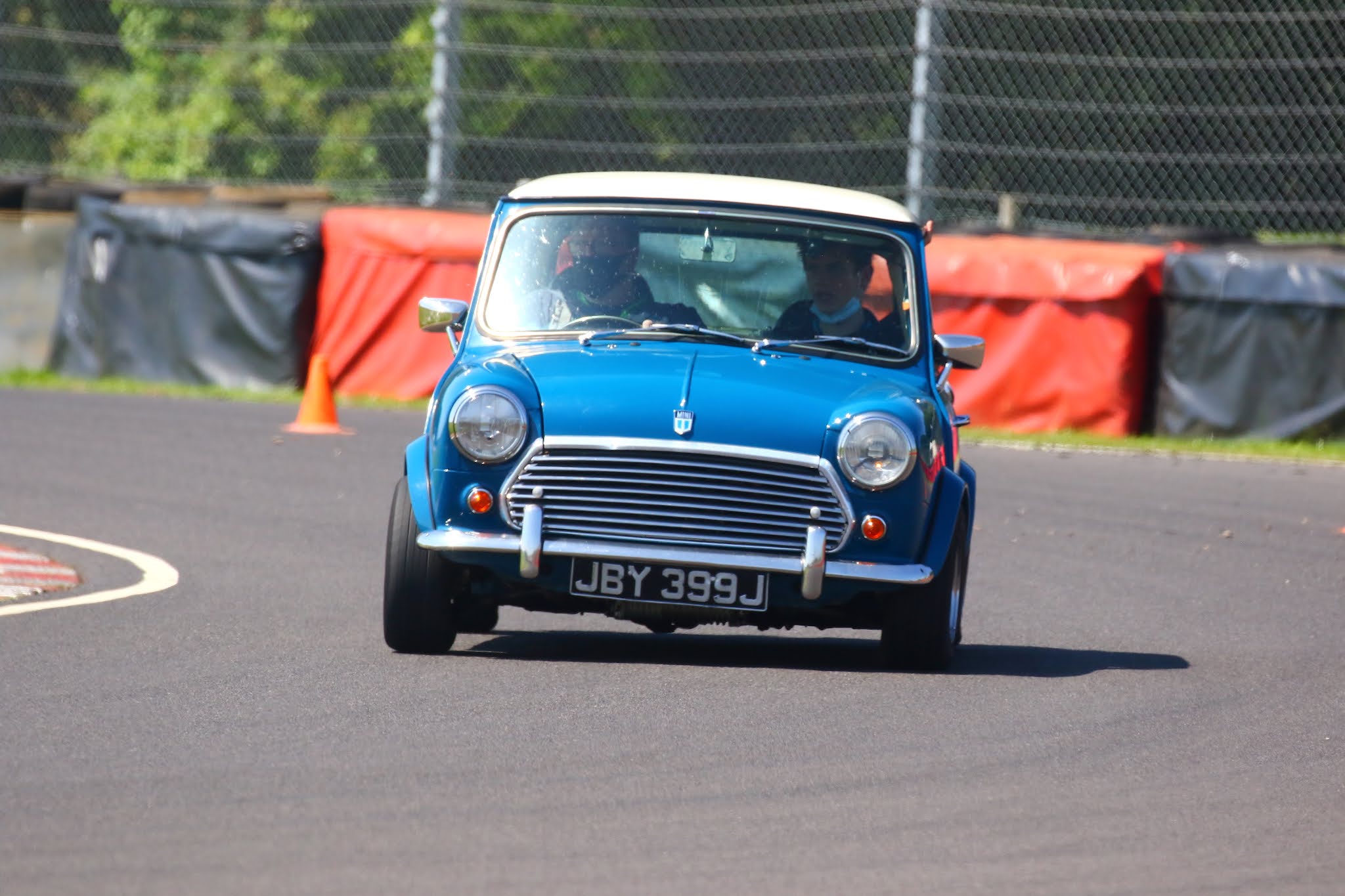 Kirby's Car Blog: Mini Cooper S at Castle Combe with Car Chase Heroes ...