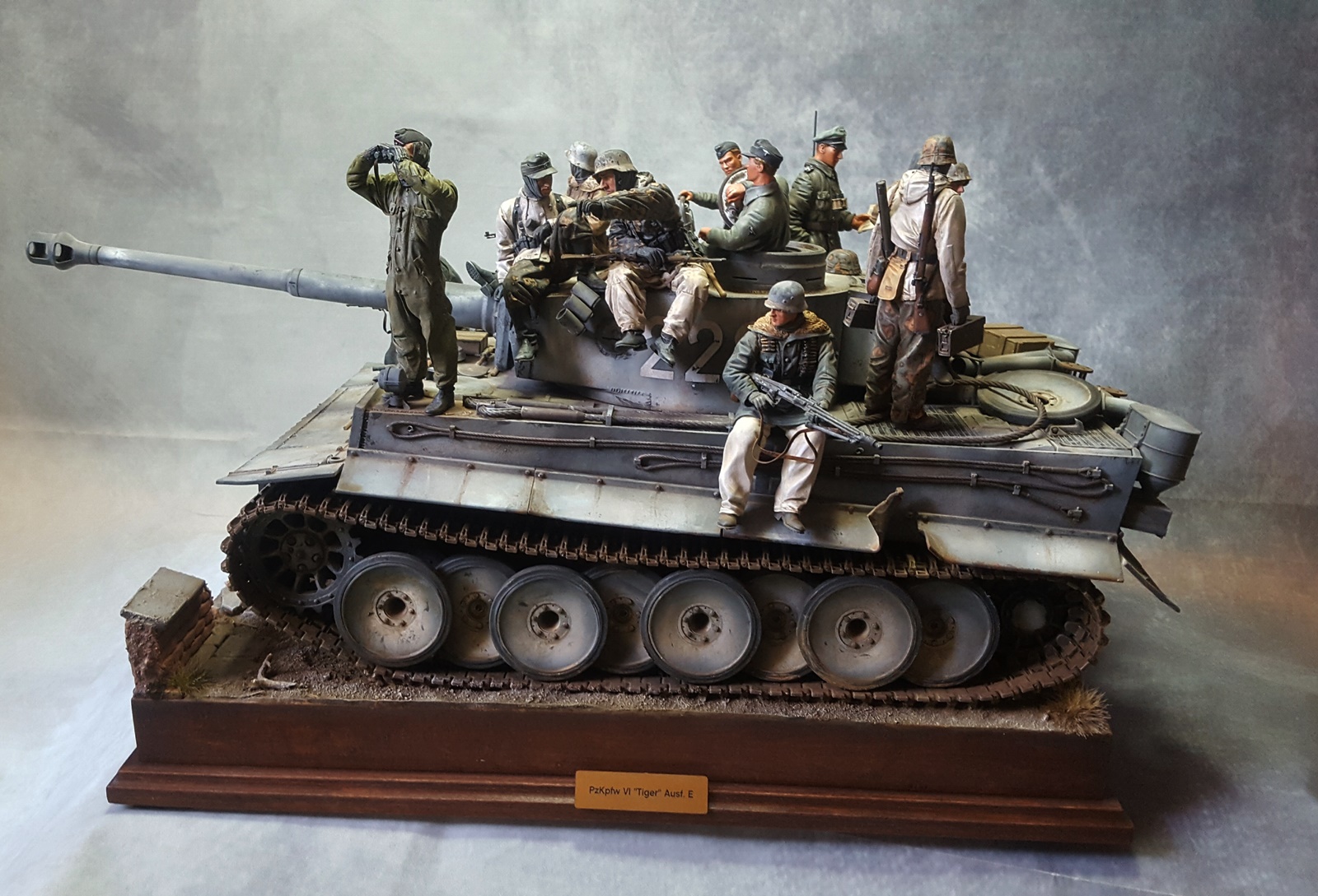 ah-dioramen: Tiger 1 Ausf. E. in 1:16 mit Panzerreitern, Ostfront 1943