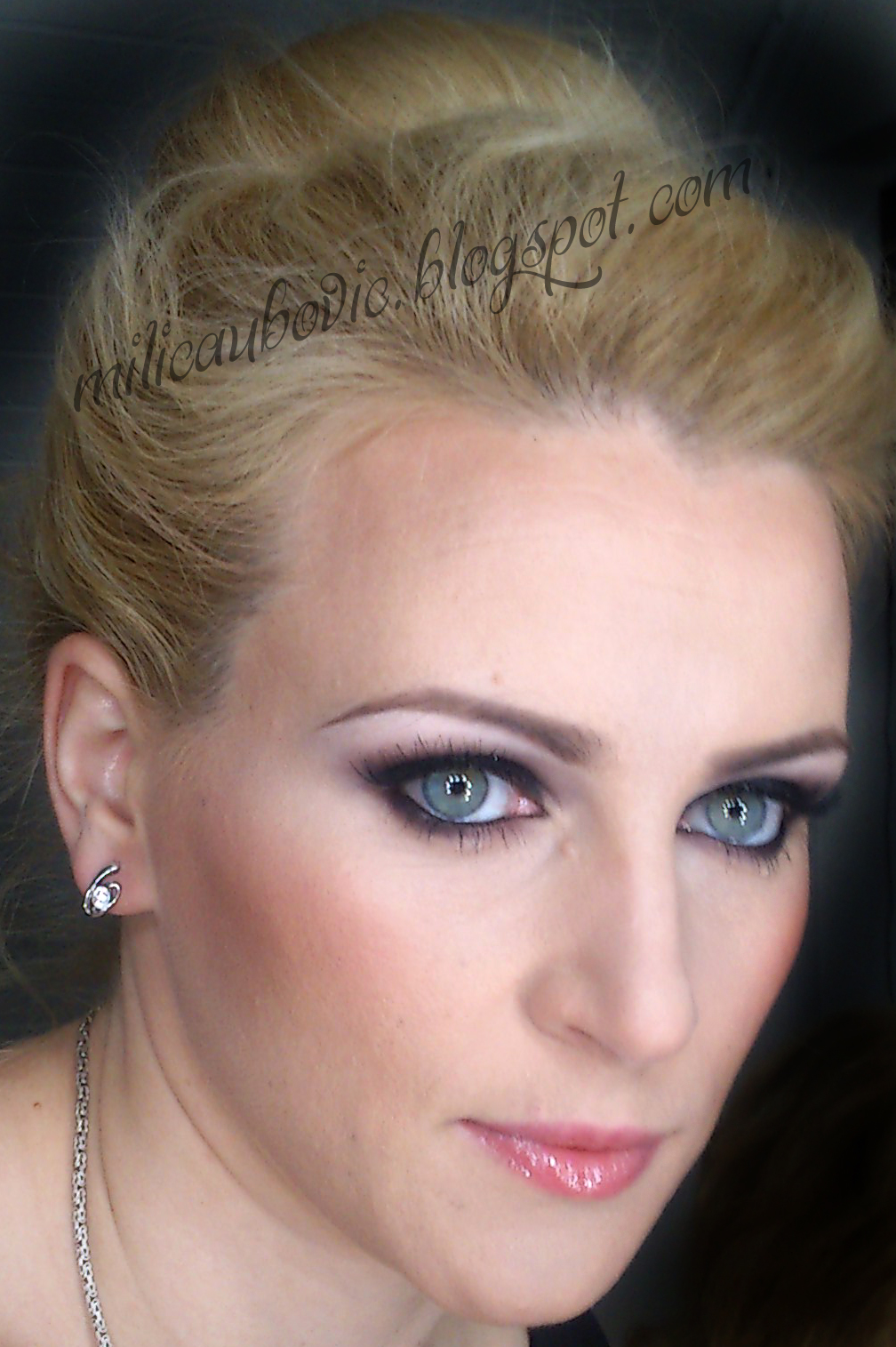 Na tacni - 1 ~ Lepota dolazi iznutra, ali sminka je sminka...