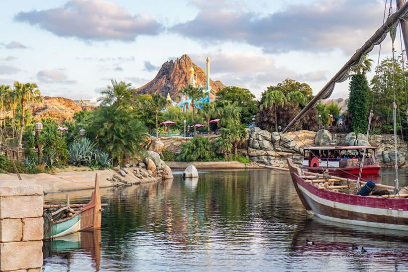 10 Unusual Artificial Islands in the World (with Map & Photos)