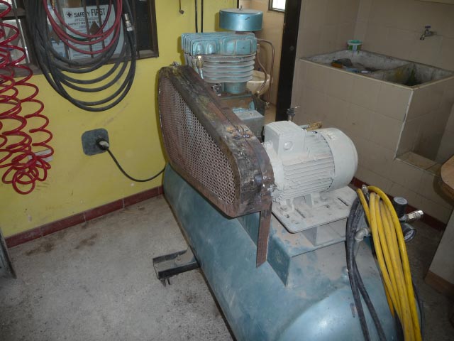 Granja Peniel Workshop: Fabricating a belt guard for the compressor