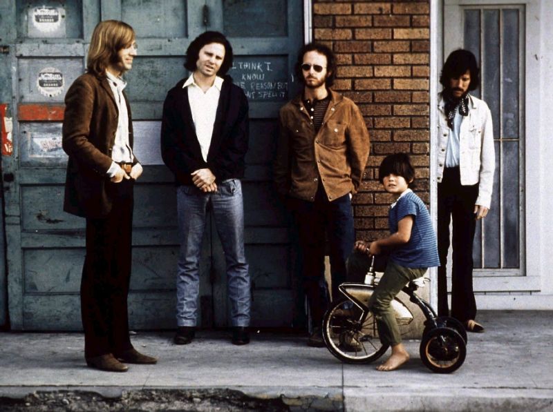 30 Rare Behind the Scenes Photographs From the Morrison Hotel's Album ...