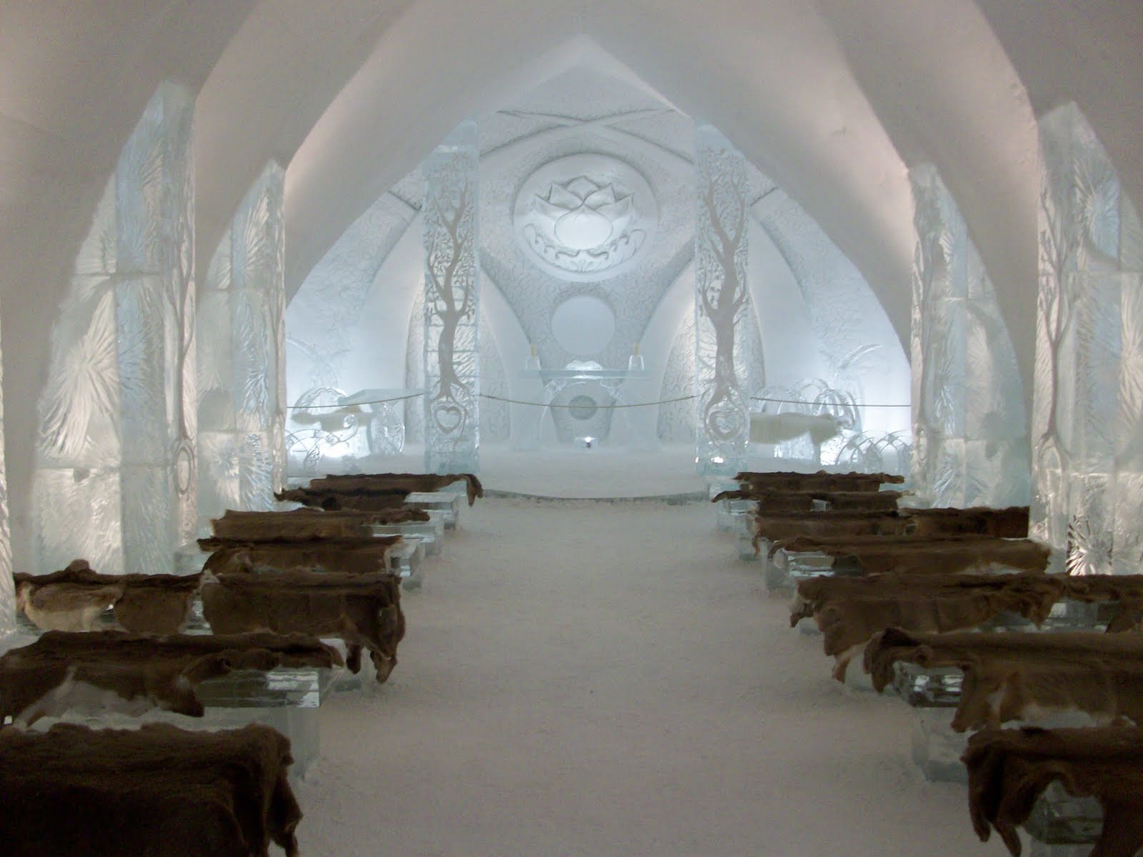 Canadian Stay - Laura & Amandine: La Chapelle de l'Hotel de Glace ...
