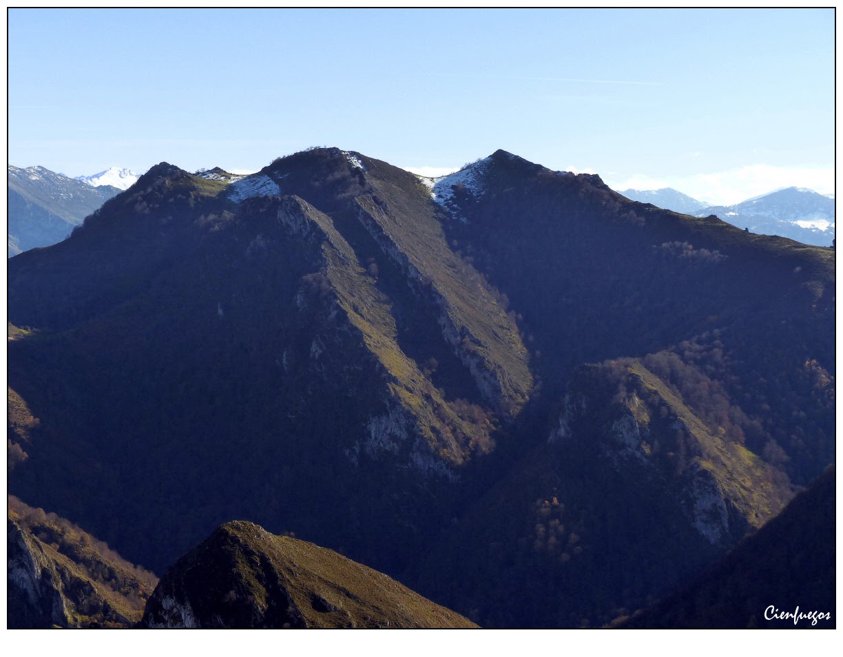 Caleyando con Cienfuegos: Cerru Niañu por La Escosura y Sobañéu