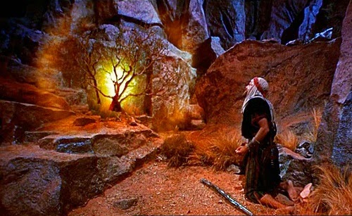 el blog del padre eduardo: El Dios de Moisés y del Éxodo