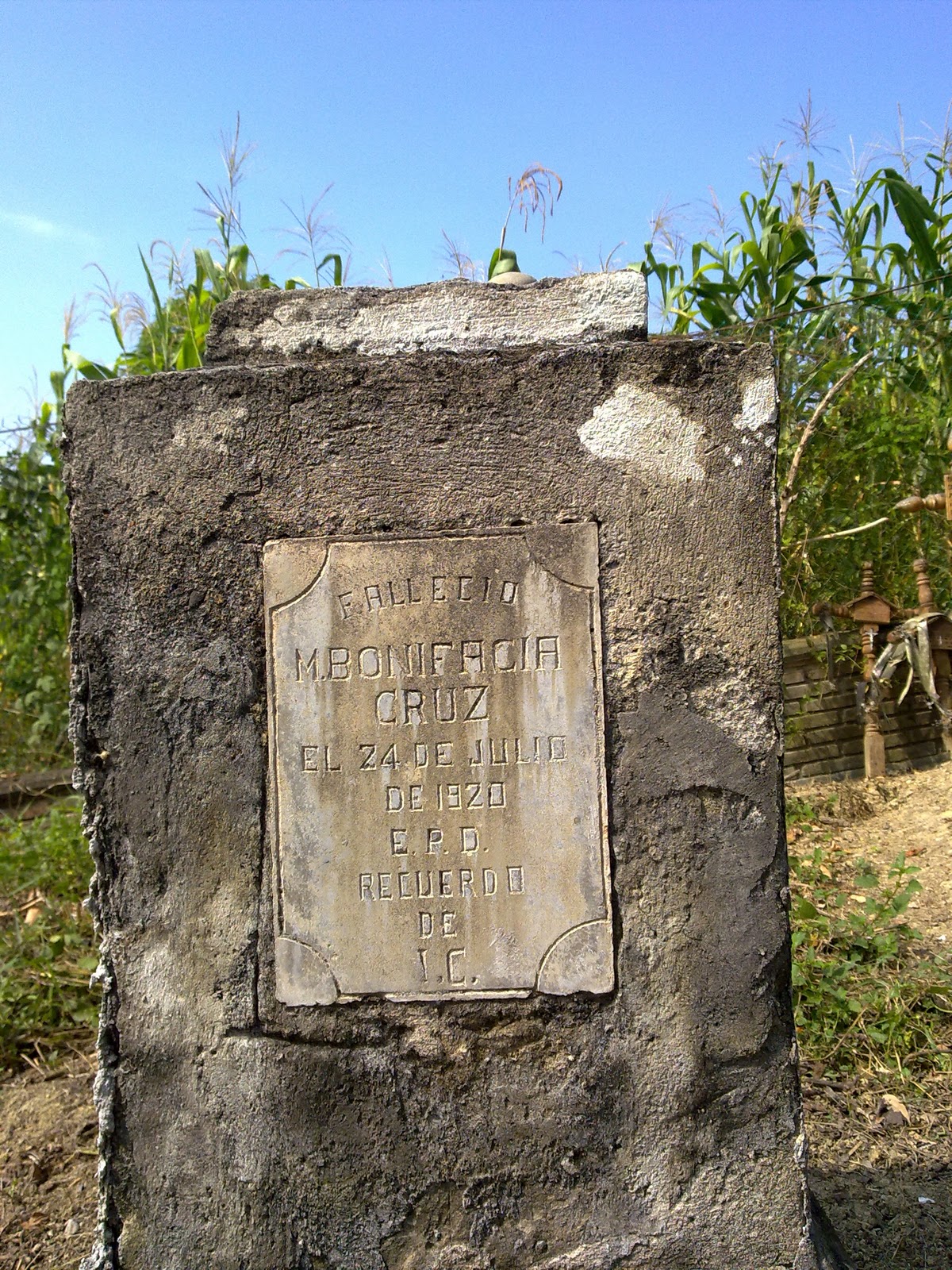 COMUNICANDO A PUEBLILLO Y EL LLANO PAPANTECO: DE VISITA AL PANTEON DE ...