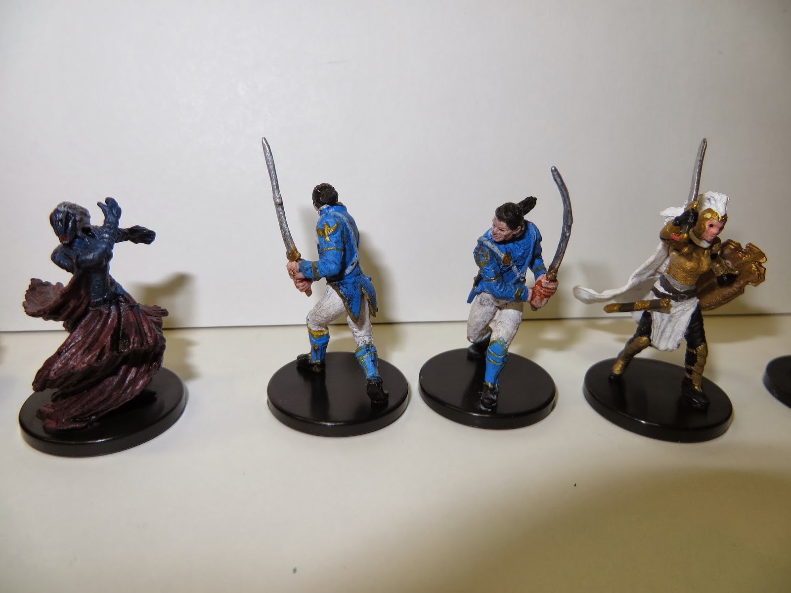 Real Minis: Pathfinder Battles wizkids Legends of Golarian in hand review