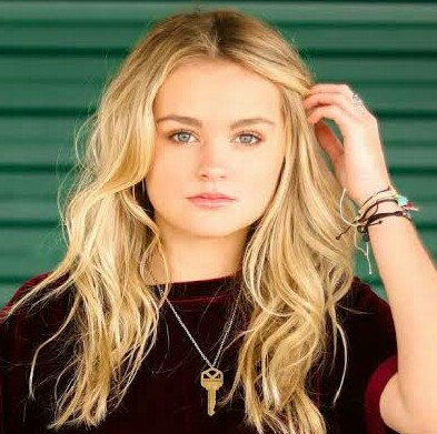 Ivey Meeks Biography, Body Statistics, Family, Career, Affairs ...