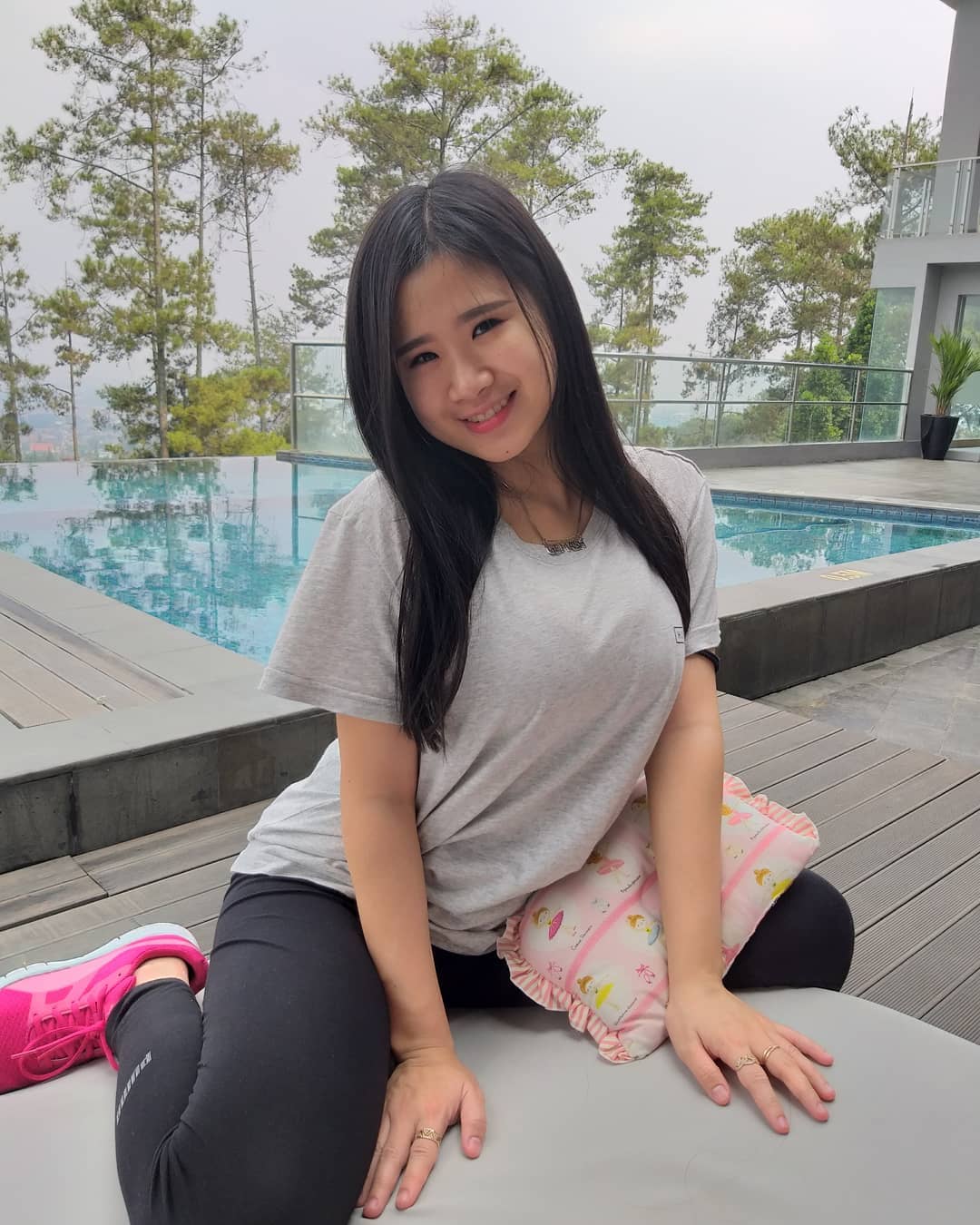 Vania Gemash Dj Seksi Yang Suka Ngangkang Viral Di Tiktok - RUARBIASA