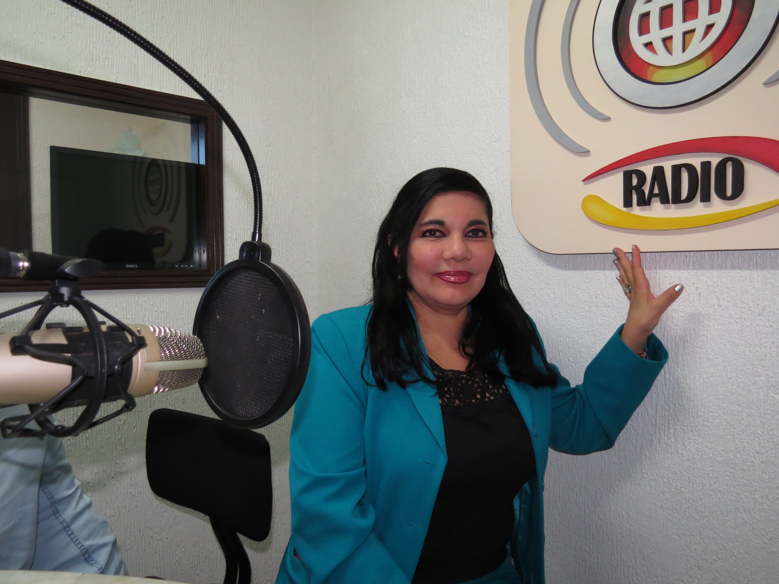 POR TU PUERTA: LOS NUEVOS CONDUCTORES DE LA RADIO