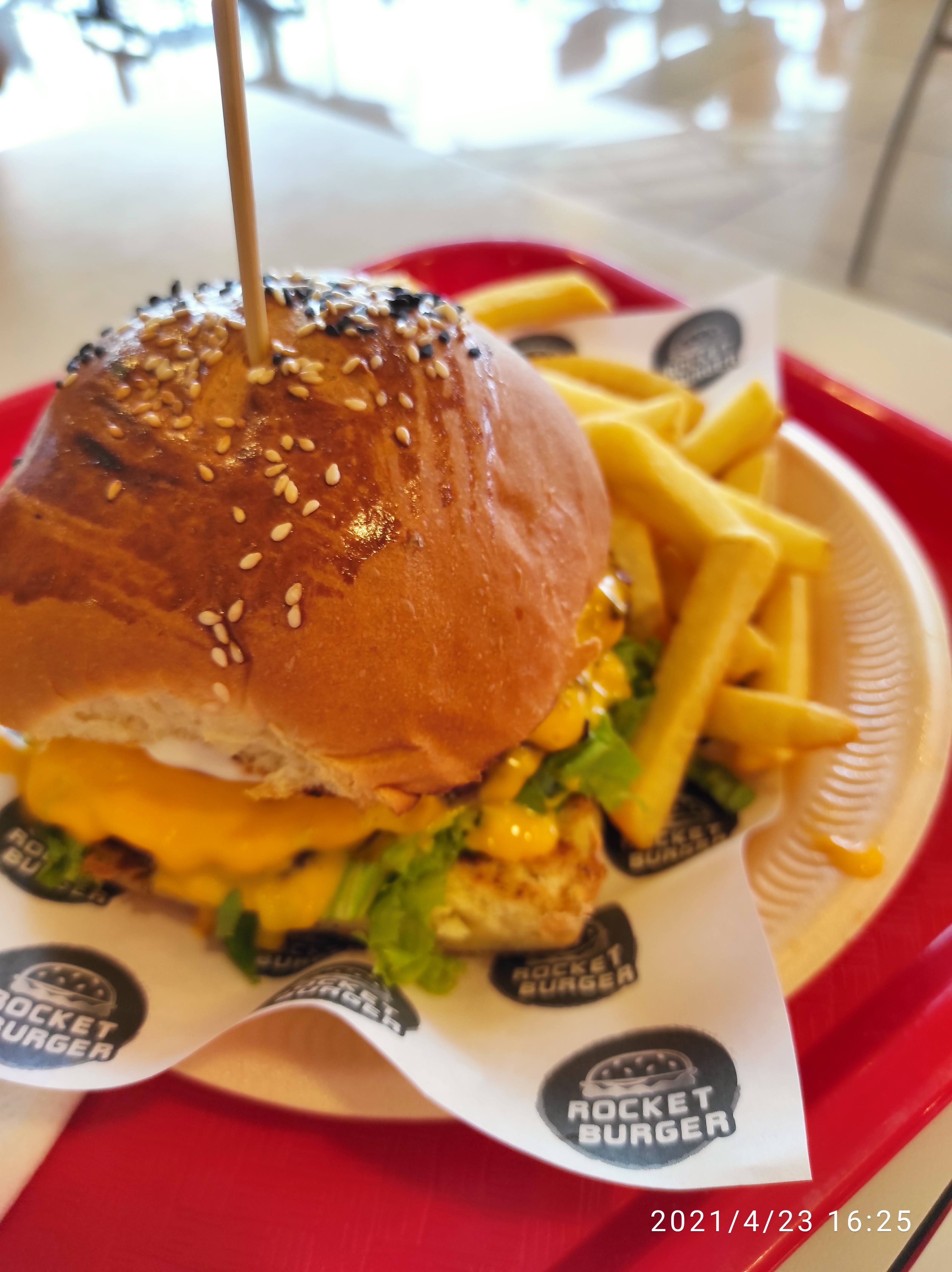 Rocket Burger, una sorpresa inesperada. - Revista Sobrevuelo