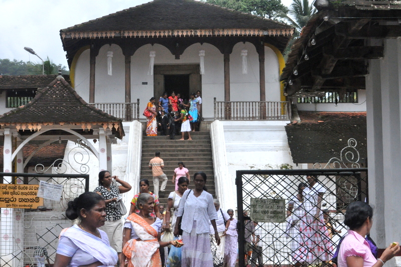 Images of Sri Lanka on blogspot.com: Sights at Saman Dewala, Rathnapura ...