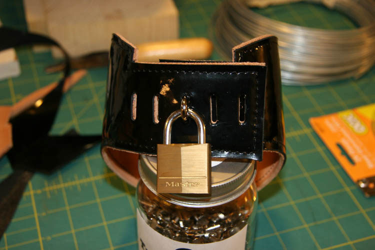 A fetish leathercrafters journal: How to make a Locking Posture Collar