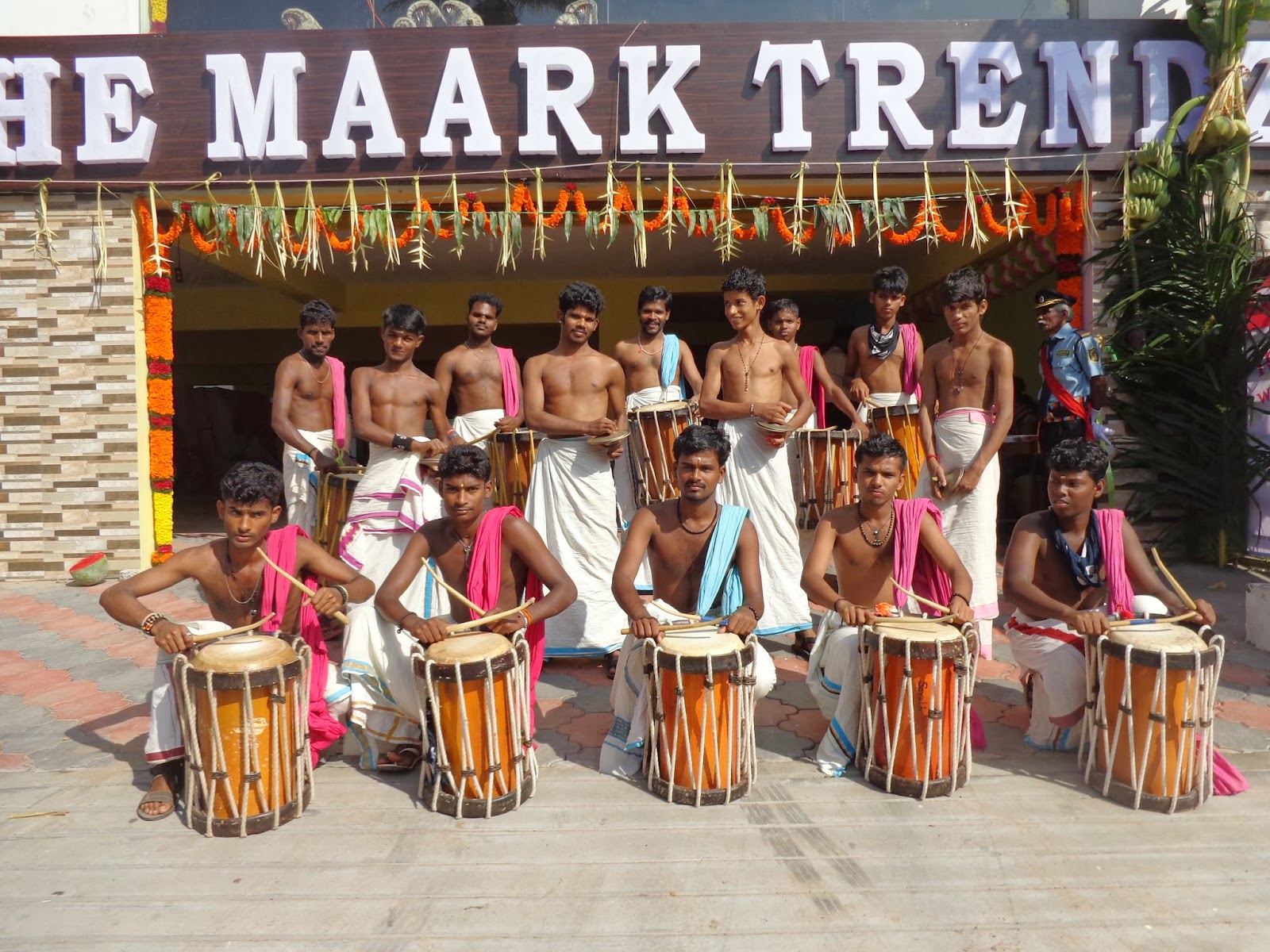 kerala band 07811919911: KERALA SINGARI MELAM & CHENDA MELAM 7811919911