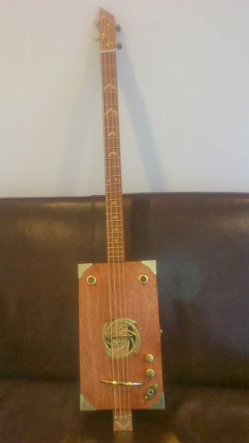 Haüfcut Instruments : Wine Box Bass