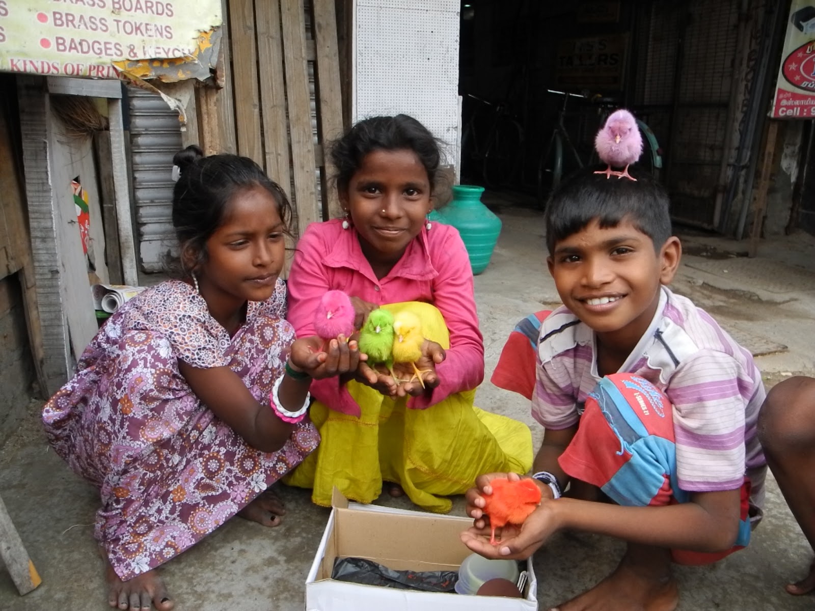 EW: ENFANTS DE LA RUE / STREET KIDS