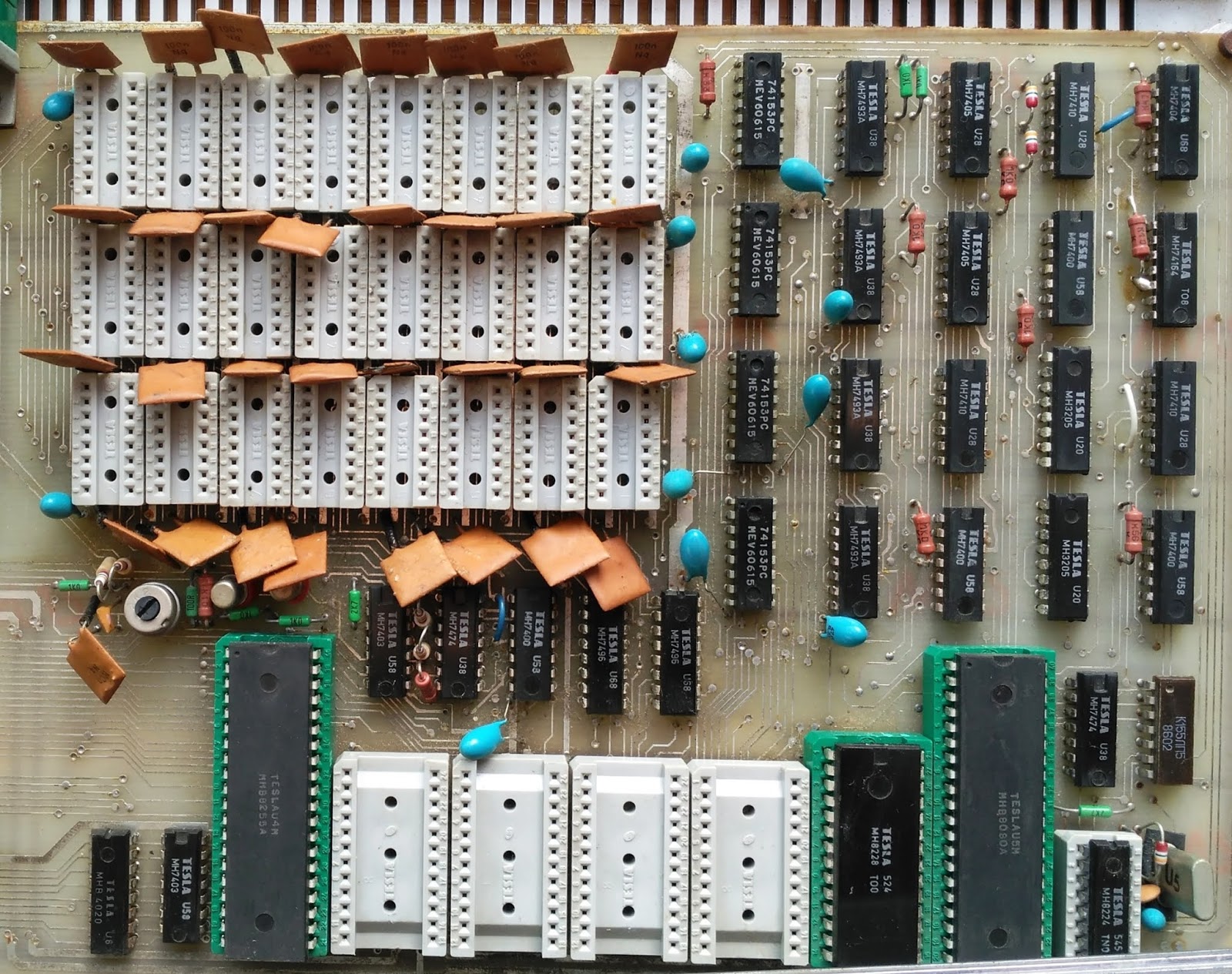 Retro Ordenadores Orty: Ordenador Tesla PMD 85-2 (1986)