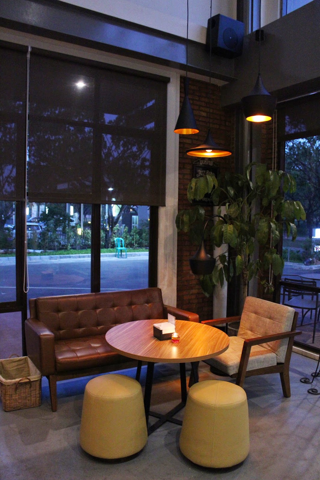 INTRO JAZZ BISTRO & CAFE