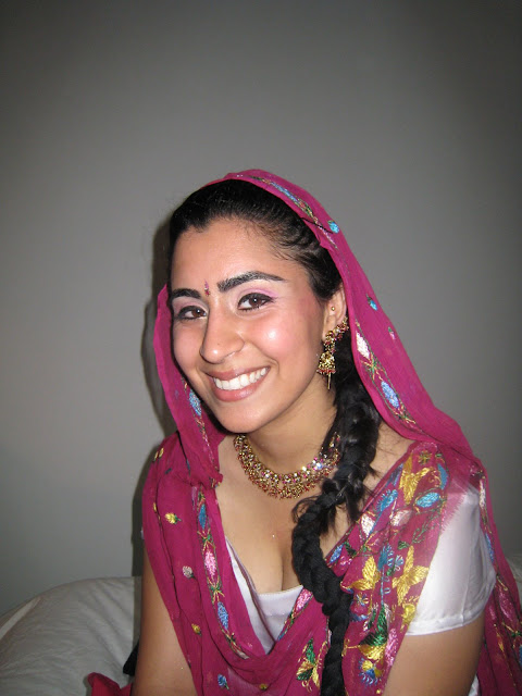 Cute Girl Downblouse In Salwar Chuttiyappa