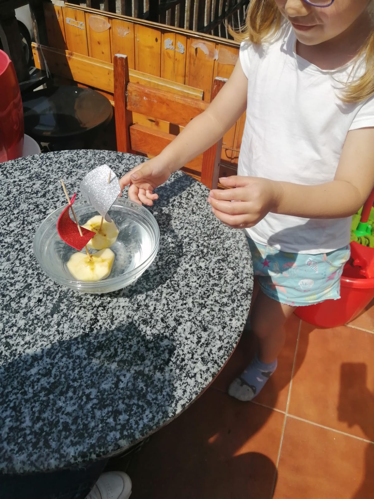 A ESCOLA DE BARCIELA: APPLE BOAT