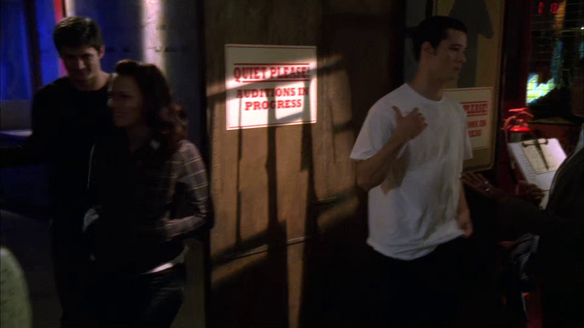 ausCAPS: Matthew Atkinson shirtless in One Tree Hill 6-16 "Screenwriter ...