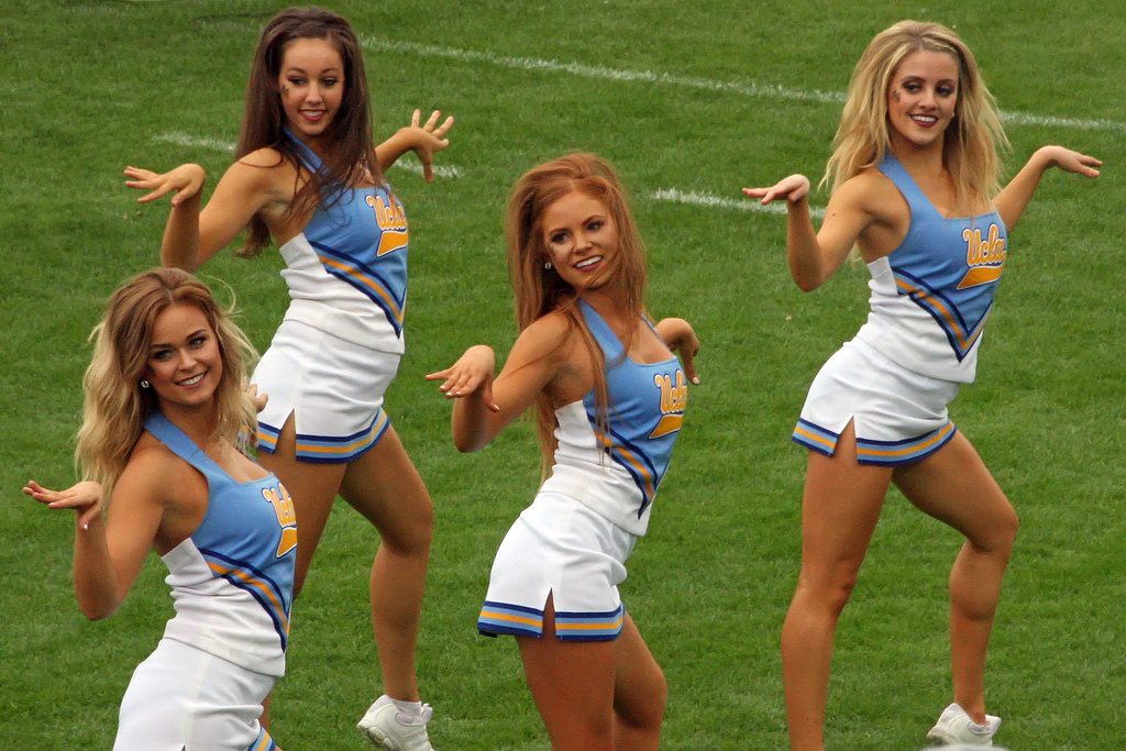 Ucla Cheerleaders Showing Some Christmas Sass Stories Wall Lifestyle
