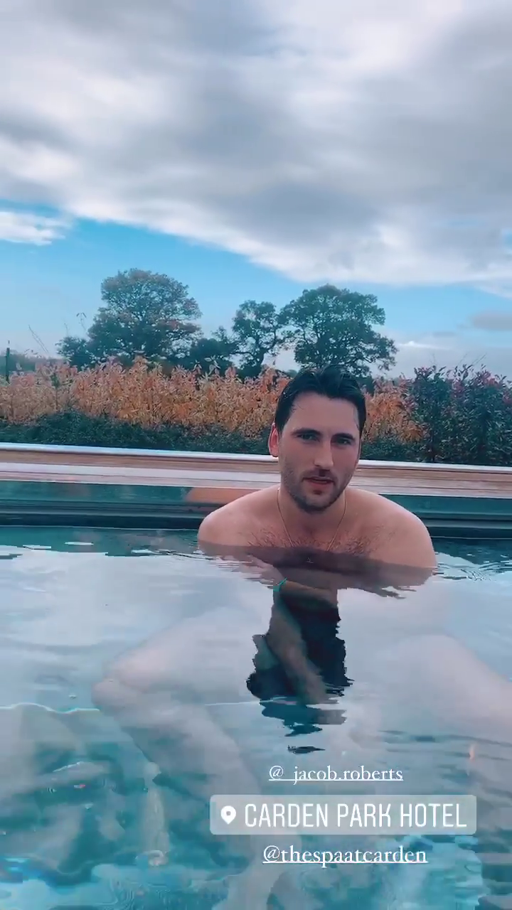 Hollyoaks : Jacob Roberts Shirtless in insta Story