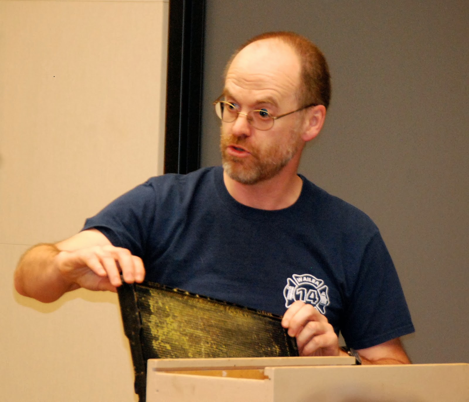 Honey Bee Club of Stillwater: RAISING QUEENS IN MINNESOTA