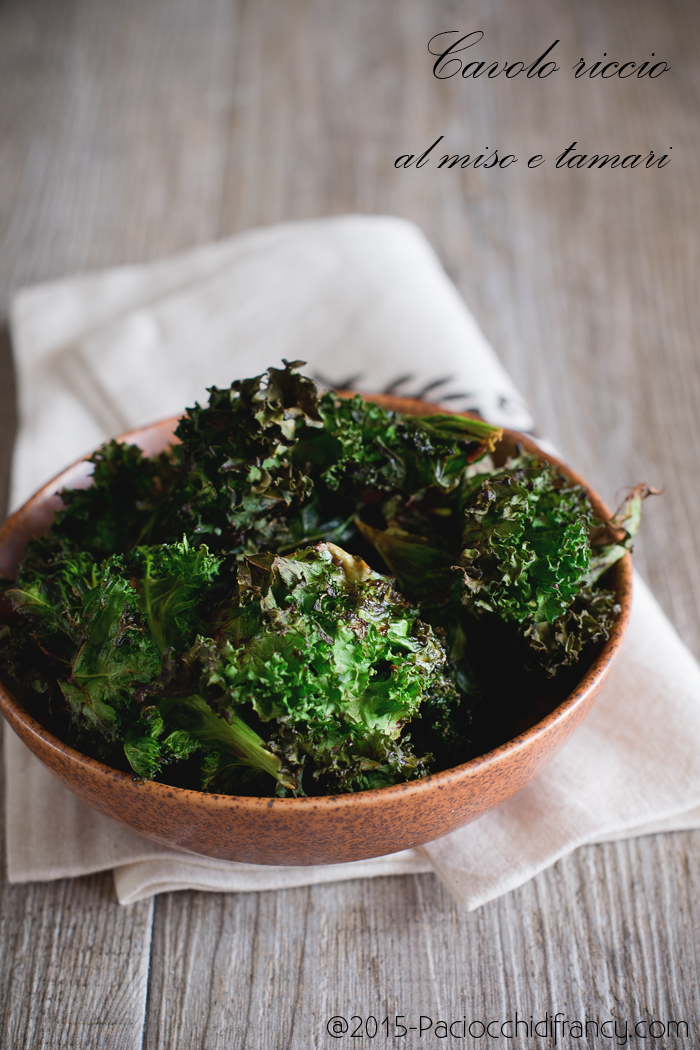 Chips di cavolo riccio ( Kale ) al miso e tamari