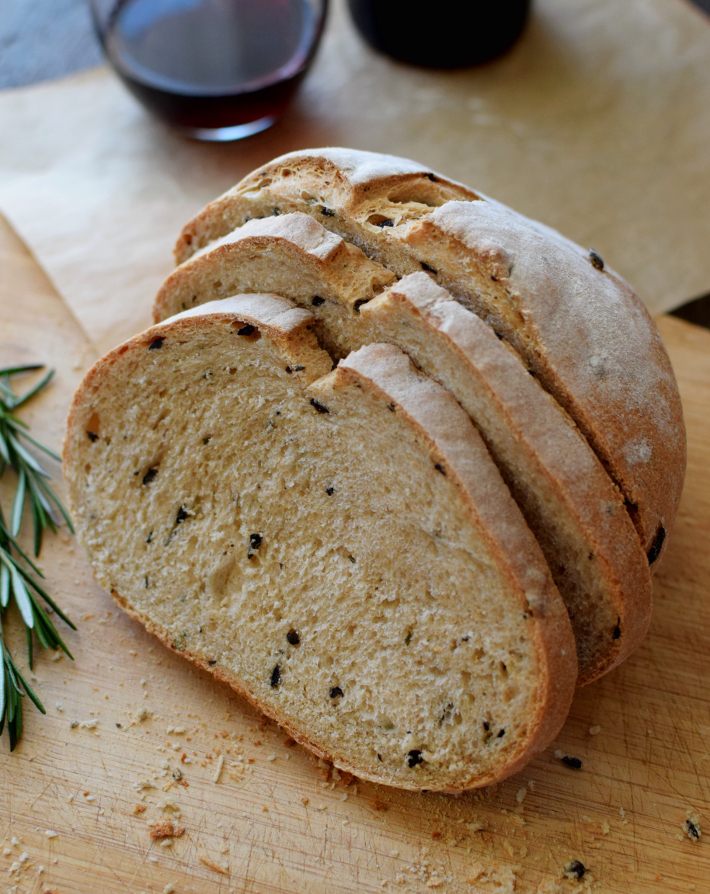 Pan con aceitunas negras y romero | Bizcochos y Sancochos