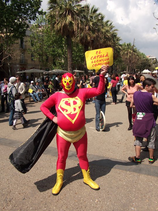 Noticias: Superbarrio Gómez es deixa veure per Barcelona