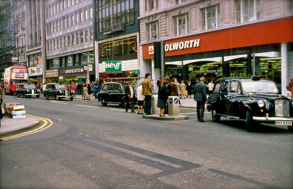 Everyday Life of '70s London Through A Swedish Traveler's Lens ...