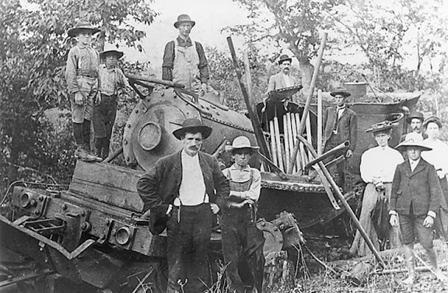 24 Bizarre Vintage Photos of Steam Engines After a Boiler Explosion ...