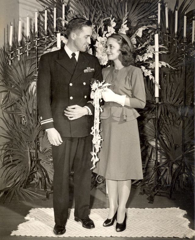 Wartime Marriage: Lovely Photos of WWII Soldiers With Their Brides ...