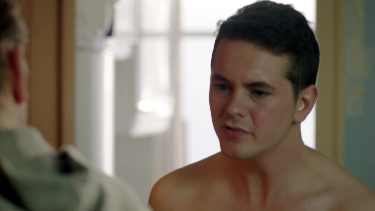 ausCAPS: Sean Verey shirtless in Pramface 3-02 "Tinker, Tailor, Lobster"