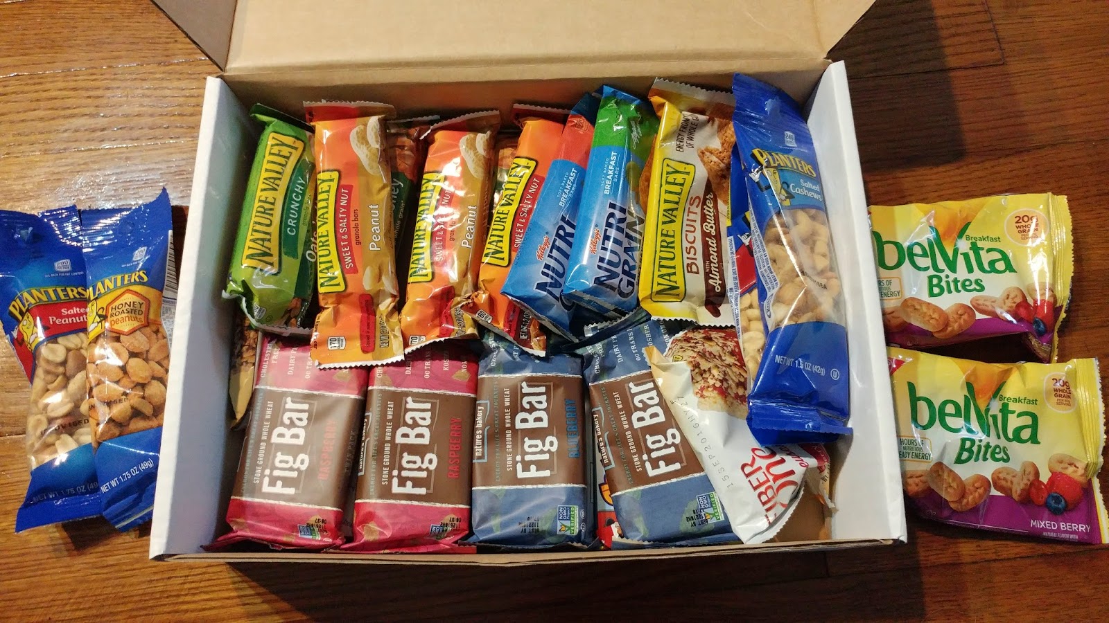 The Roving Reviewer: Yum Yum Fun Healthy Bars Snack Box Review